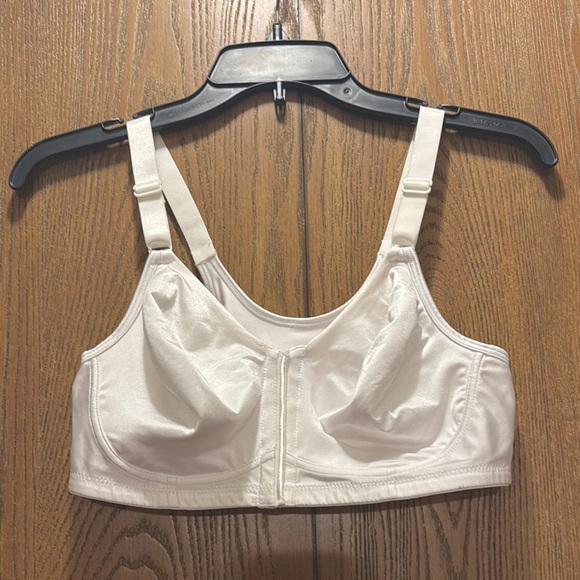 Playtex | Intimates & Sleepwear | Nwot Playtex 8 Hour White ...